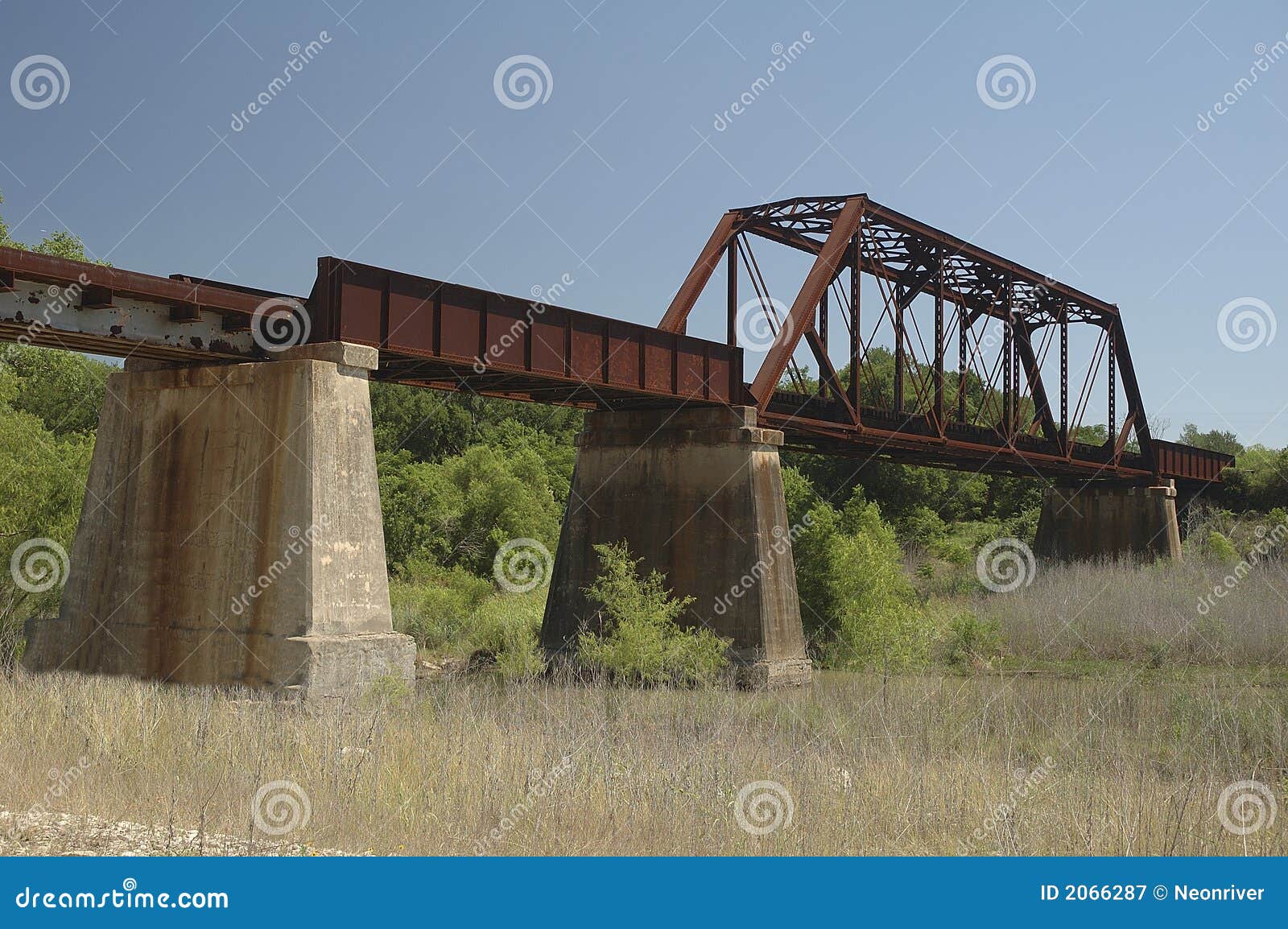 Railway Bridge in Countryside Stock Image - Image of iron, blue: 2066287
