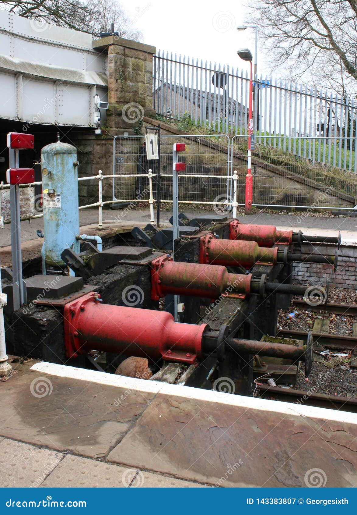 Railway Buffers in Lancaster Railway Station Editorial Photography ...