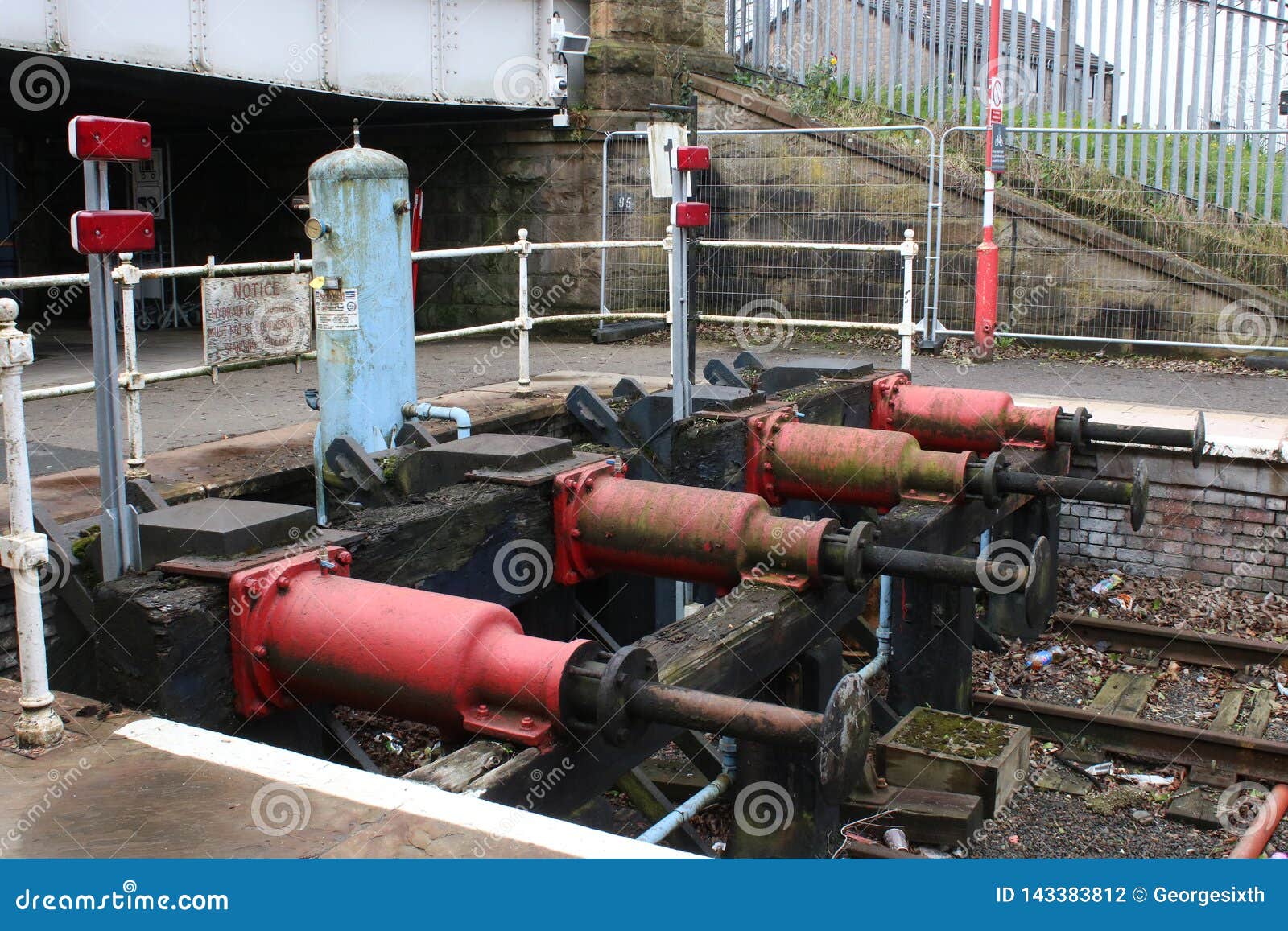 Railway Buffers in Lancaster Railway Station Editorial Photography ...