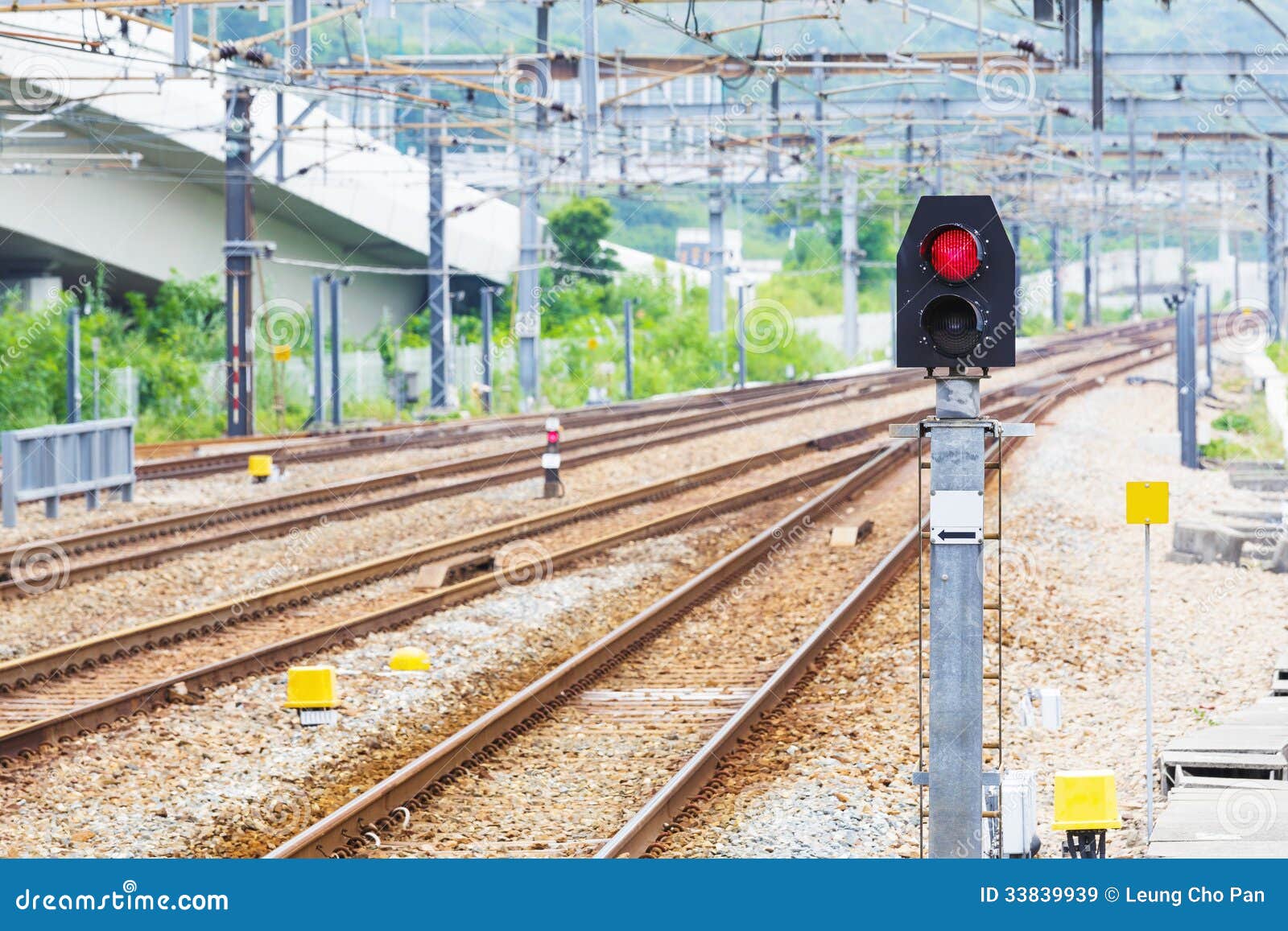 Railway Signal Light Royalty Free Stock Images - Image: 33839939