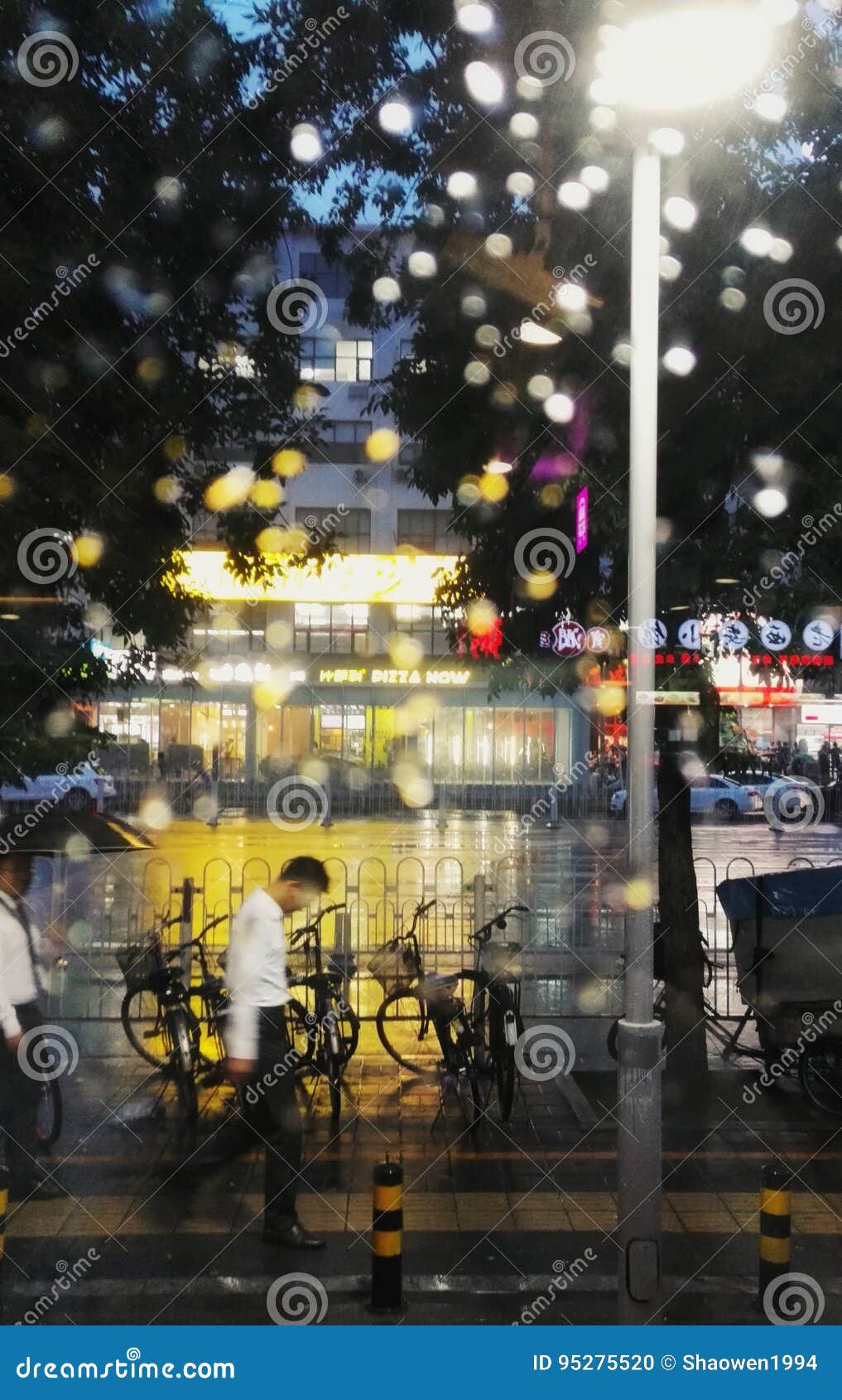 Rain night in beijing editorial image. Image of line - 95275520
