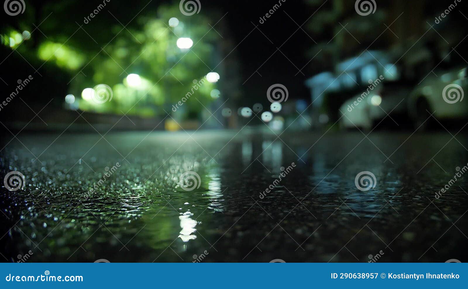 Rain in the Night. Puddle. Streetlight. Rain Drops Falling on Puddle ...