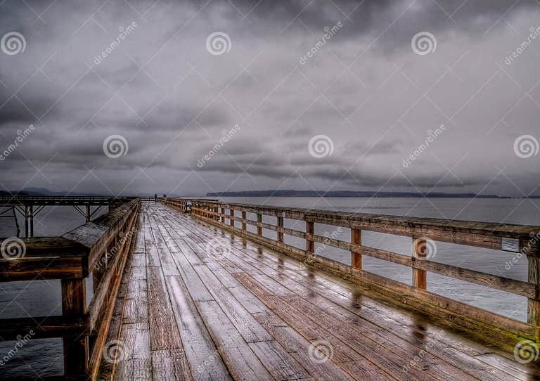 Rain on the Sidney pier stock image. Image of rain, grey - 9480551