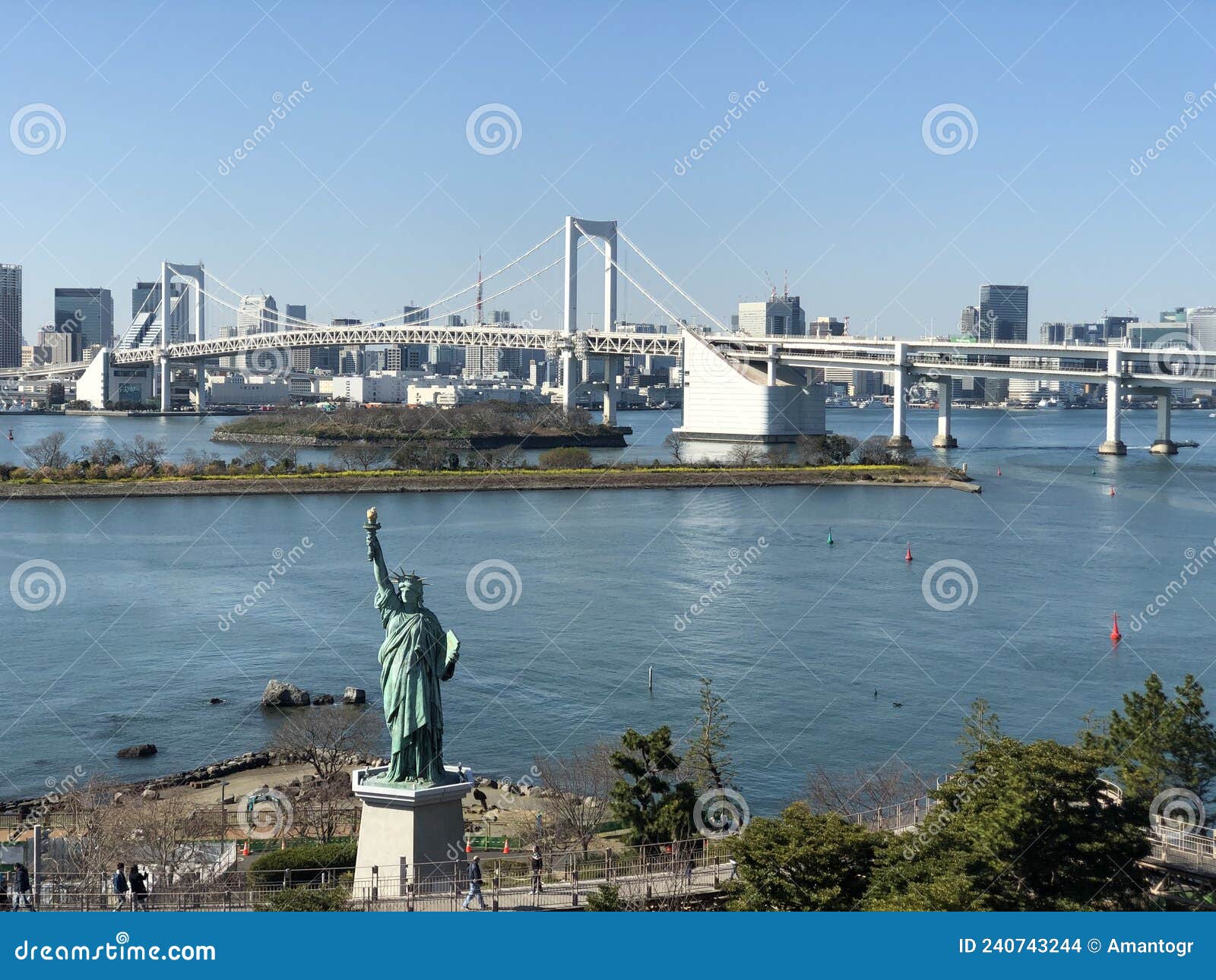 Rainbow Bridge, Odaiba, Tokyo with Statue of Liberty in Foreground ...