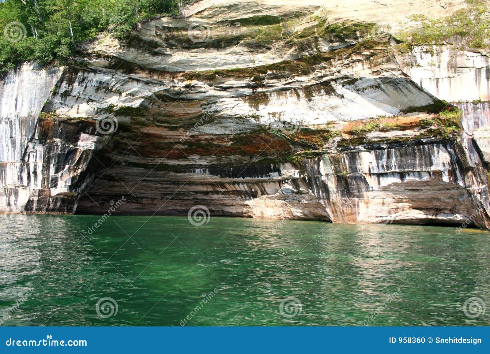 Rainbow Cave at Pictured Rocks Stock Photo - Image of cliffs, river: 958360