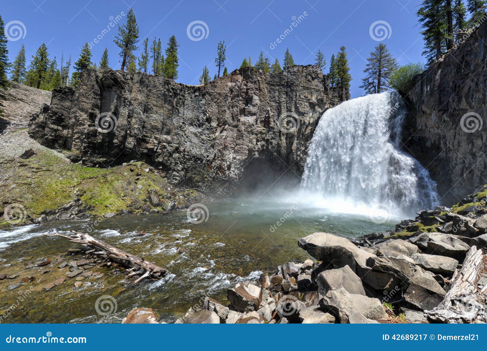 Rainbow Falls, Devil S Postpile National Monument Stock Image - Image ...