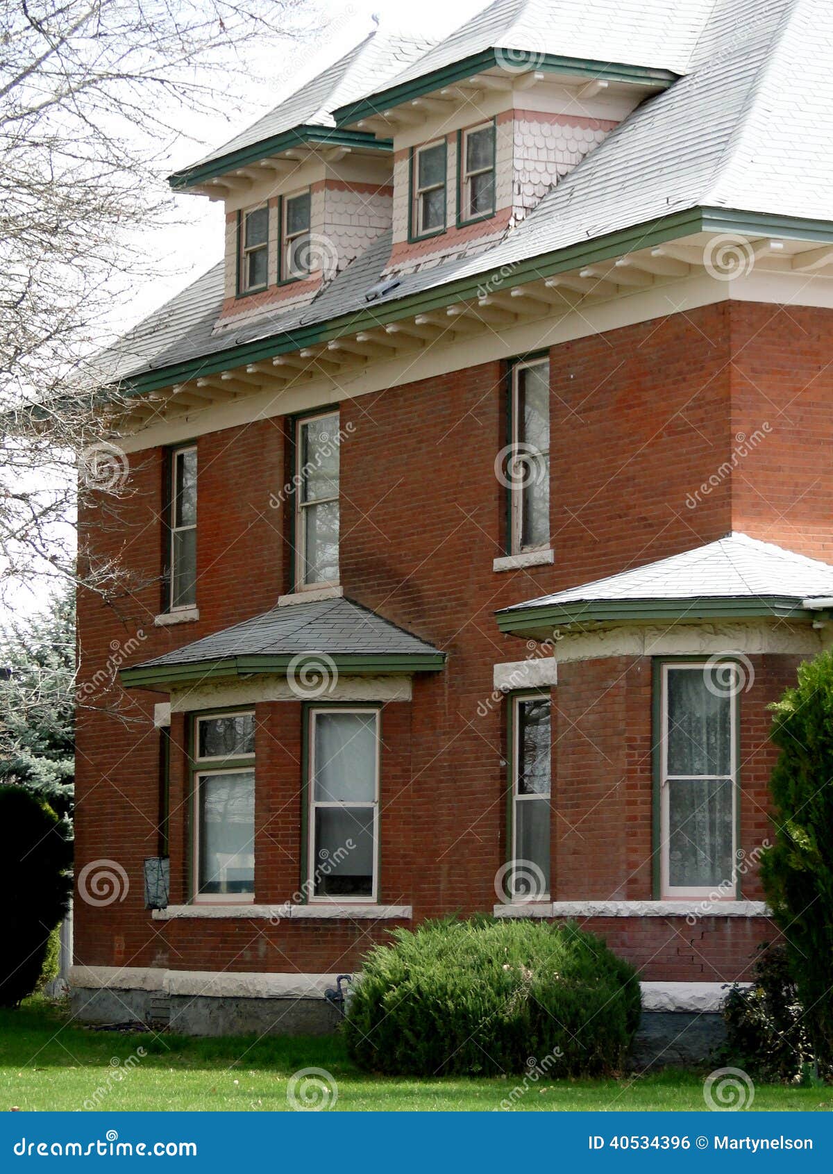 Rainha 1900 Anne Mansion foto de stock. Imagem de torres - 40534396