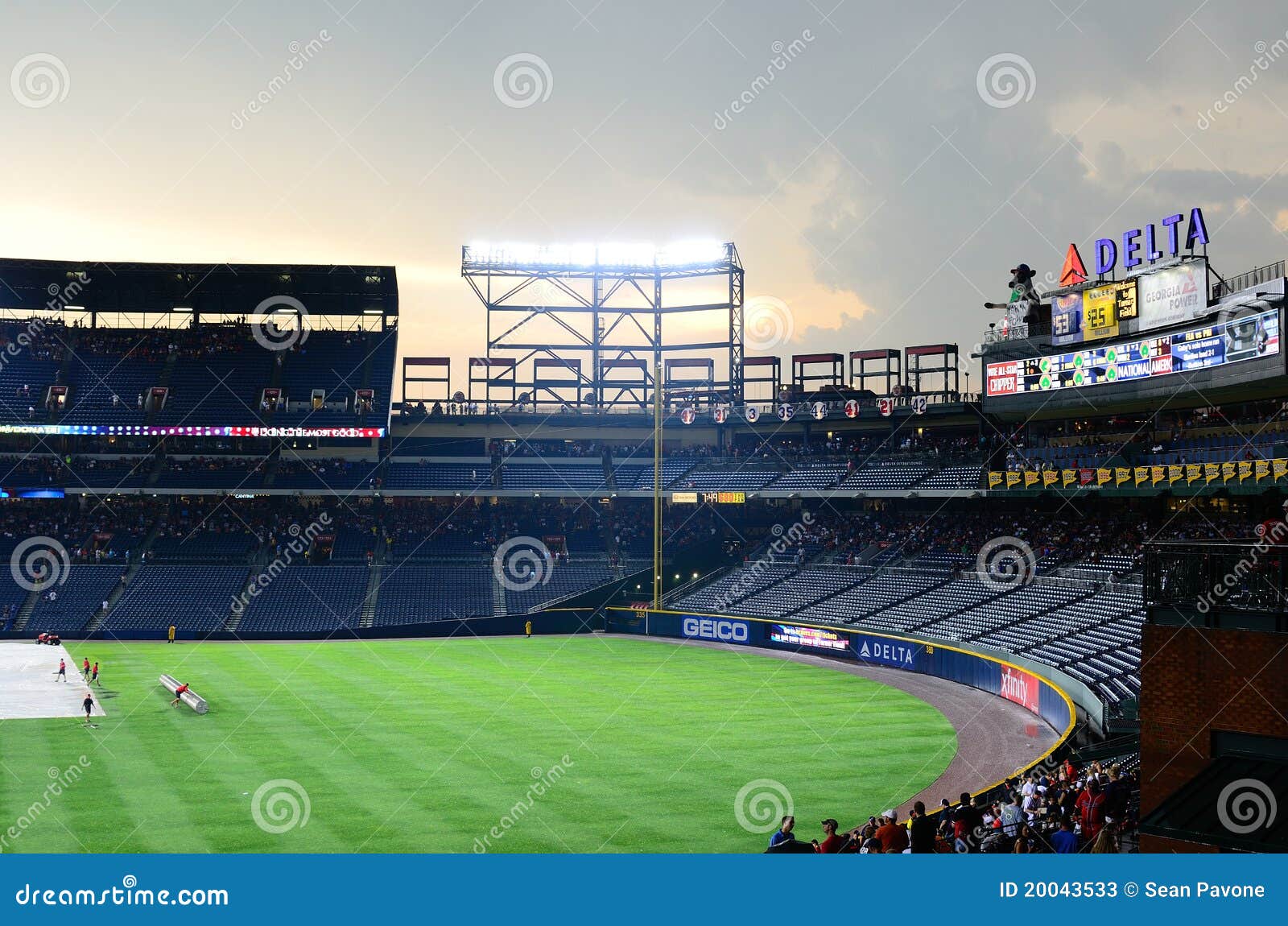 Rainout at Turner Field editorial stock photo. Image of outfield - 20043533