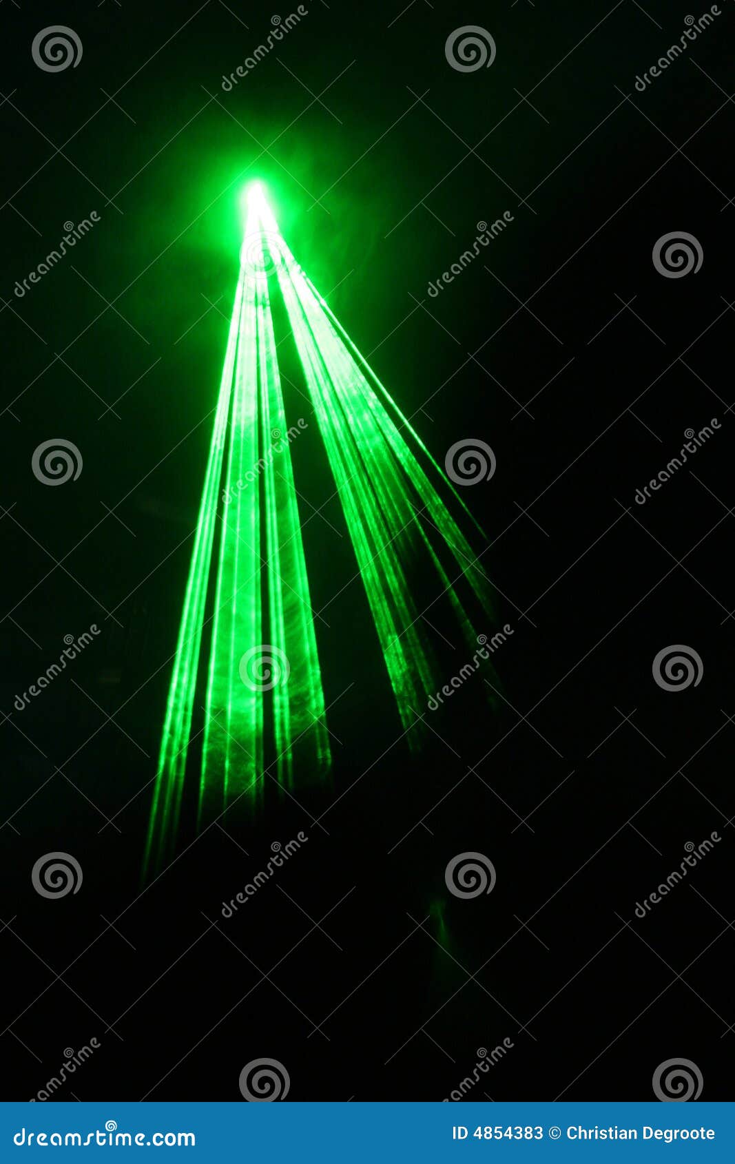 Raio laser verde simples imagem de stock. Imagem de tecno - 4854383