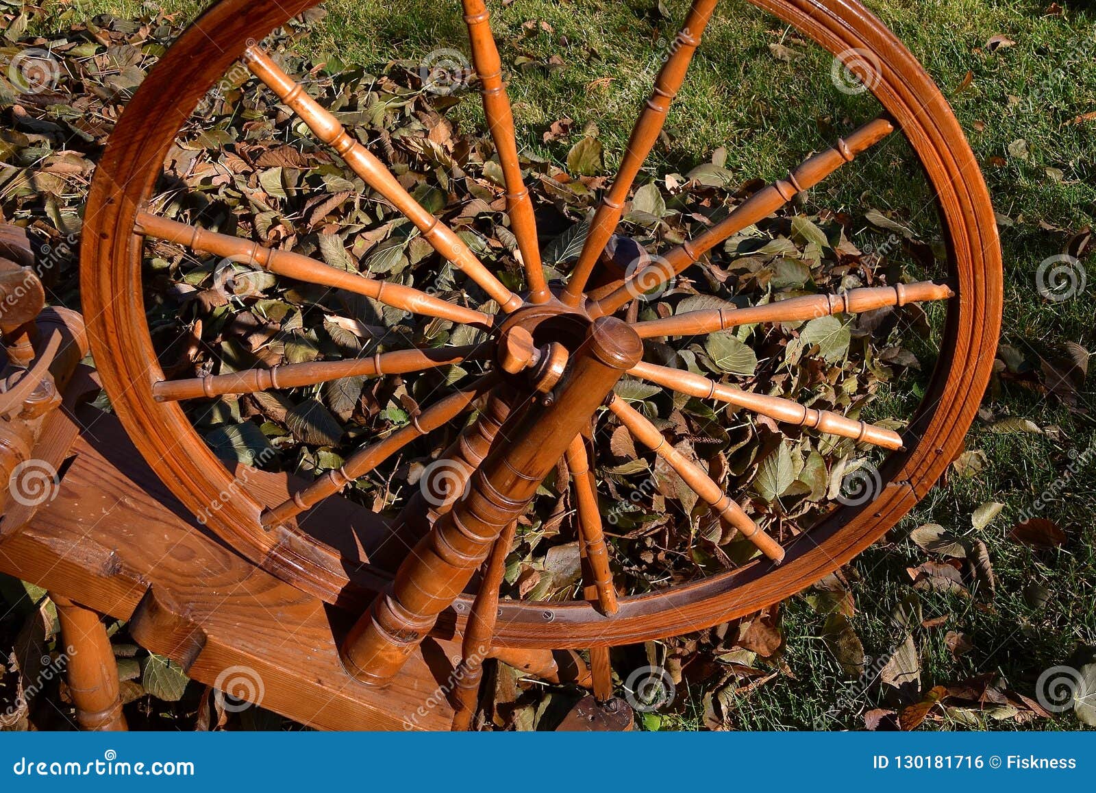 Rais Et Roue D'une Roue De Rotation Photo stock - Image du bobine ...