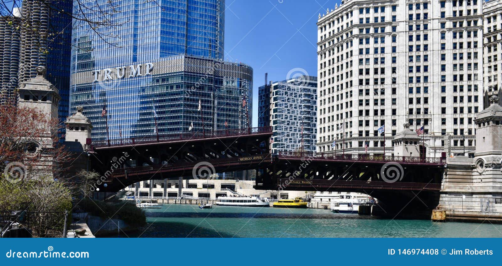 The Raising of DuSable Bridge on Michigan Avenue Editorial Stock Photo ...