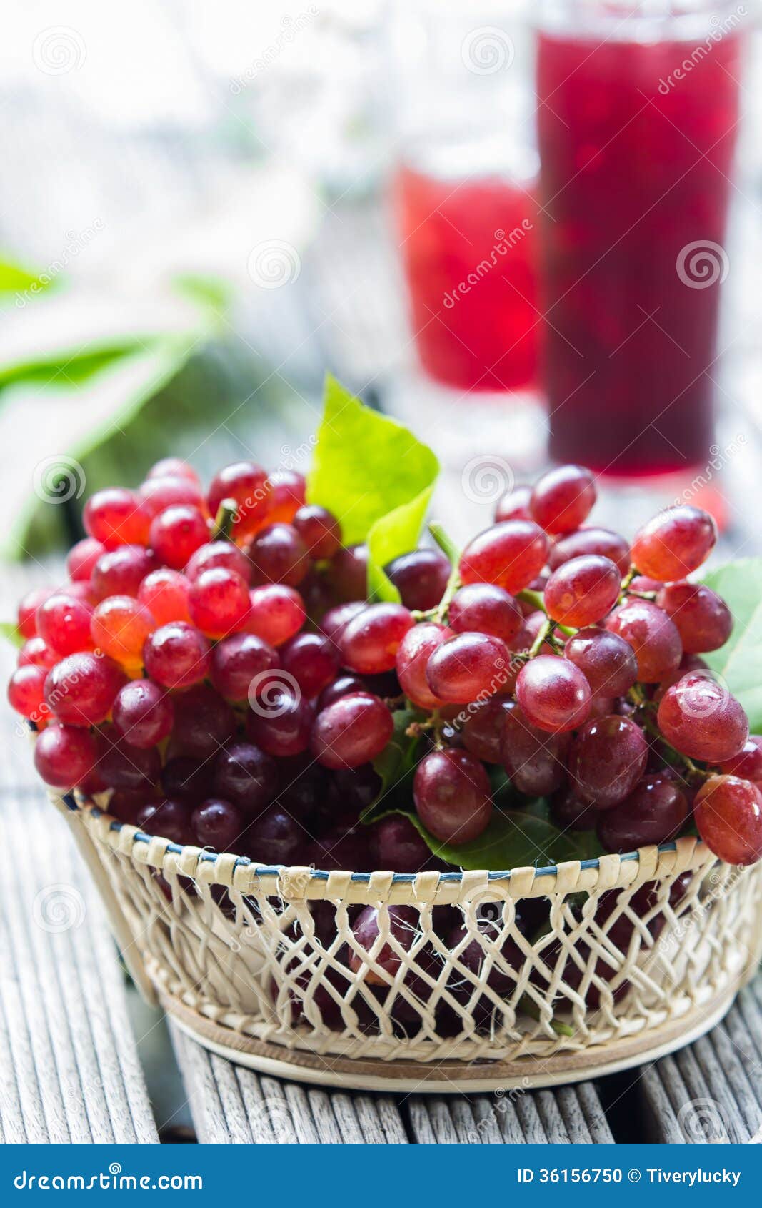 Raisins rouges photo stock. Image du raisin, collecte - 36156750