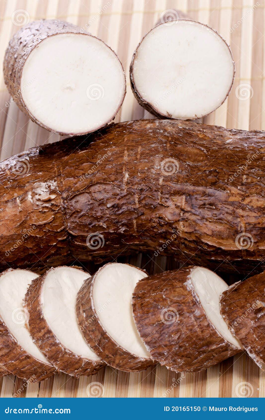 Raiz da mandioca foto de stock. Imagem de ingrediente - 20165150