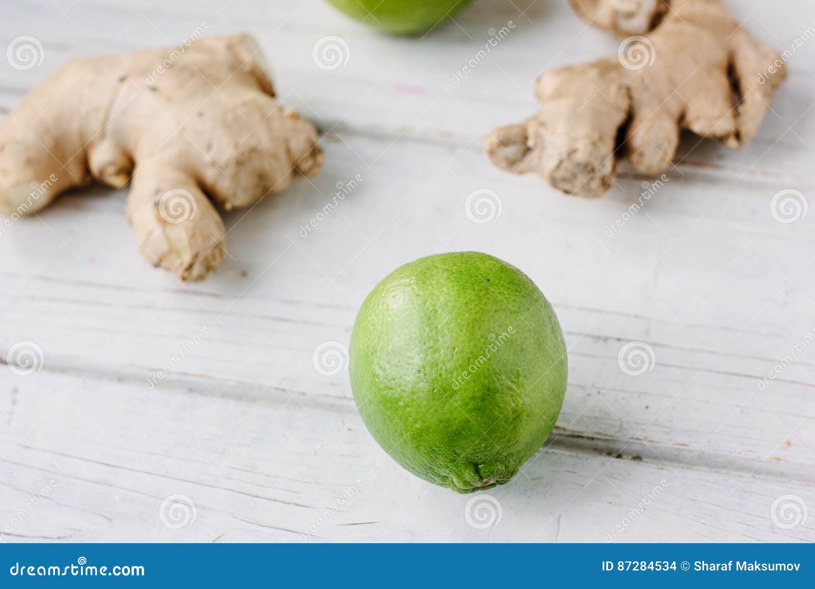 Raiz Verde Do Cal E Do Gengibre Foto de Stock - Imagem de orgânico ...