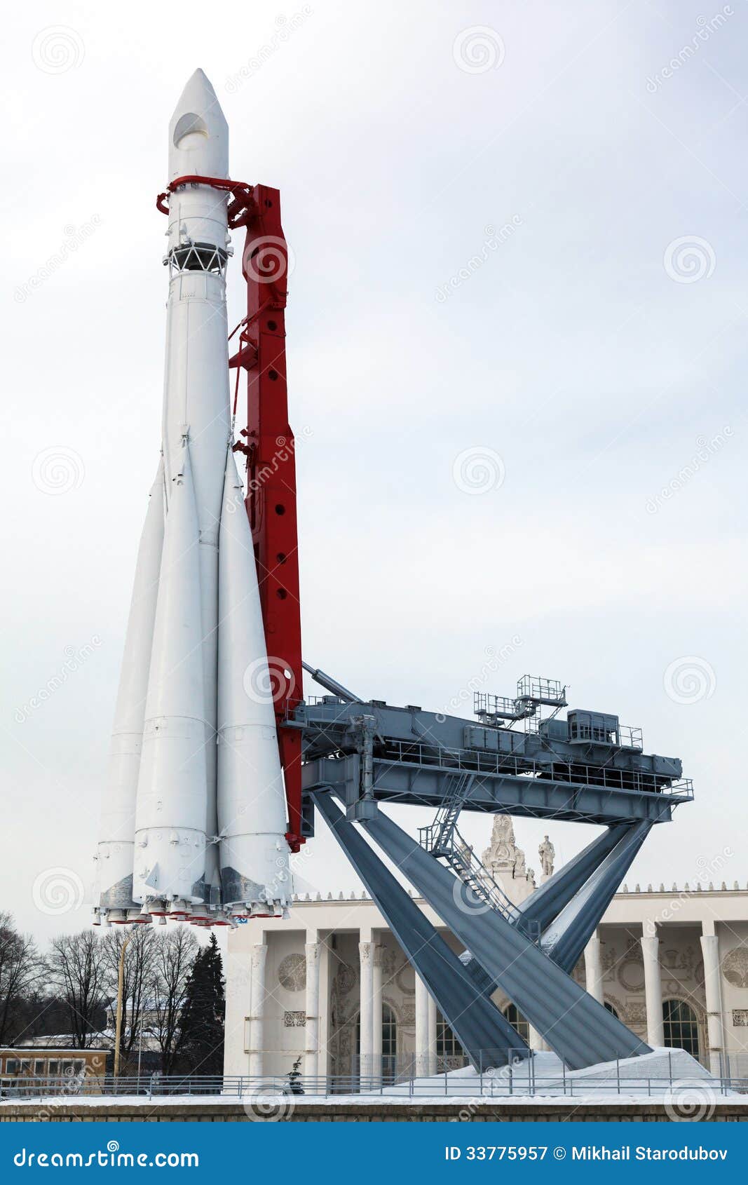 Raket redactionele fotografie. Image of ontdekking, rood - 33775957