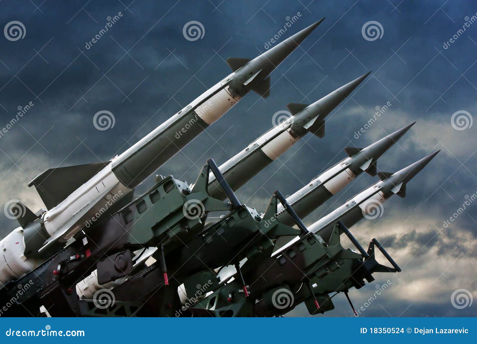 Raketten stock foto. Image of slag, ijzer, leger, vliegtuigen - 18350524