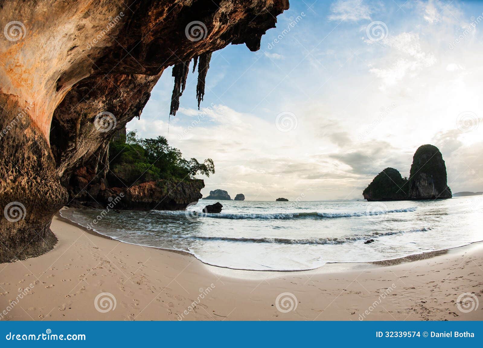 Raliegh Beach stock photo. Image of scene, shore, seascape - 32339574