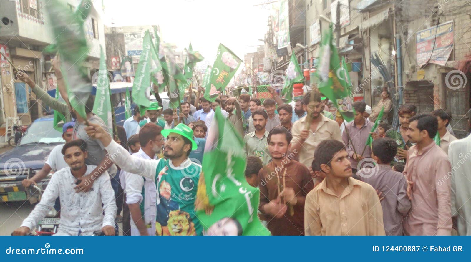 People Crowd editorial photography. Image of crowd, support - 124400887