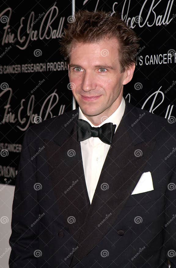 Ralph Fiennes foto editorial. Imagen de levantado, ralph - 35527646
