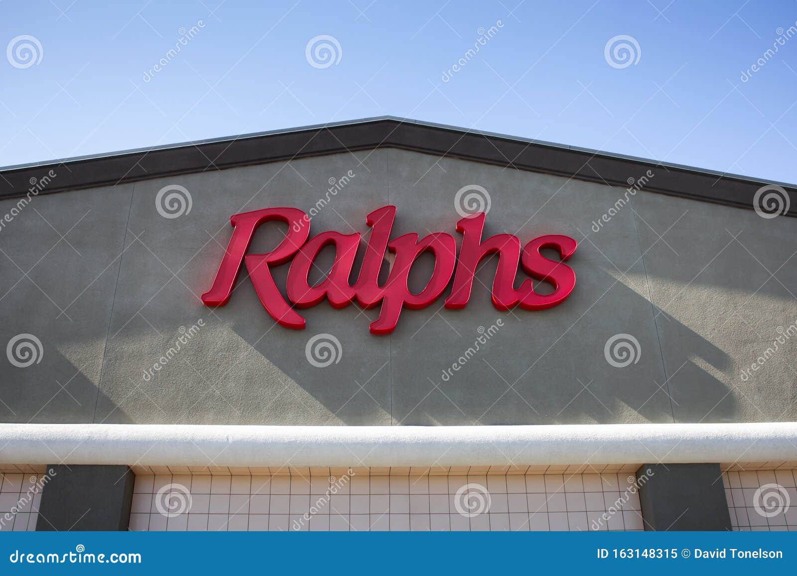 Ralphs sign editorial image. Image of family, deli, baby - 163148315