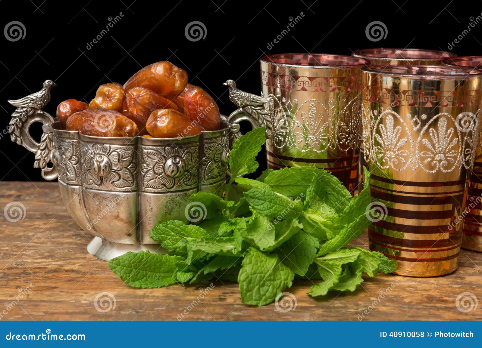 Ramadan Iftar Dates and Tea Stock Photo - Image of muslim, mint: 40910058