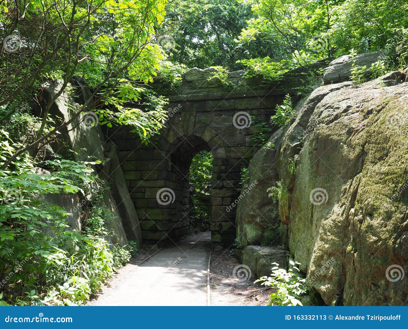 Ramble Stone Arch editorial stock photo. Image of footpath - 163332113
