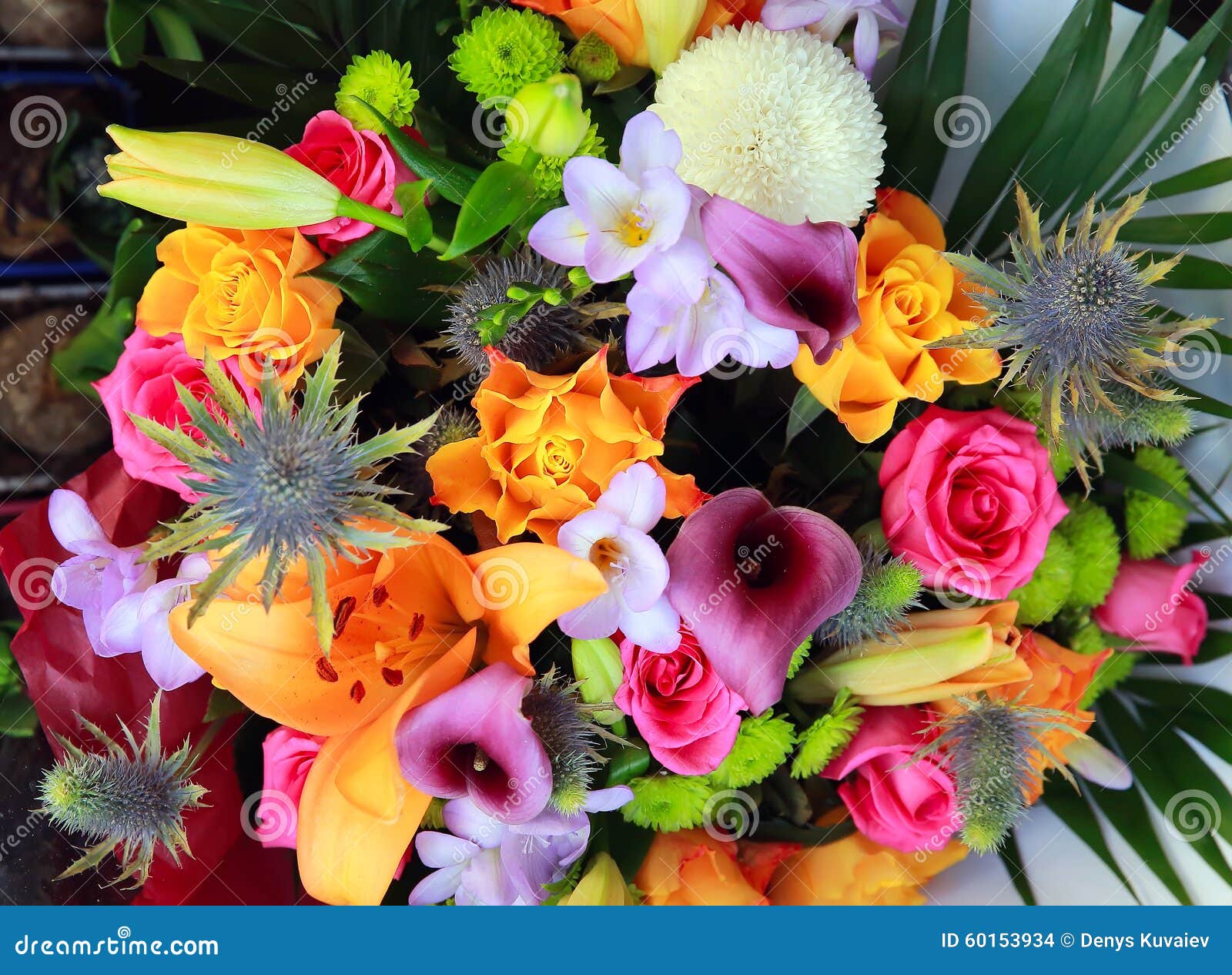 Ramo de flores hermosas foto de archivo. Imagen de flor - 60153934