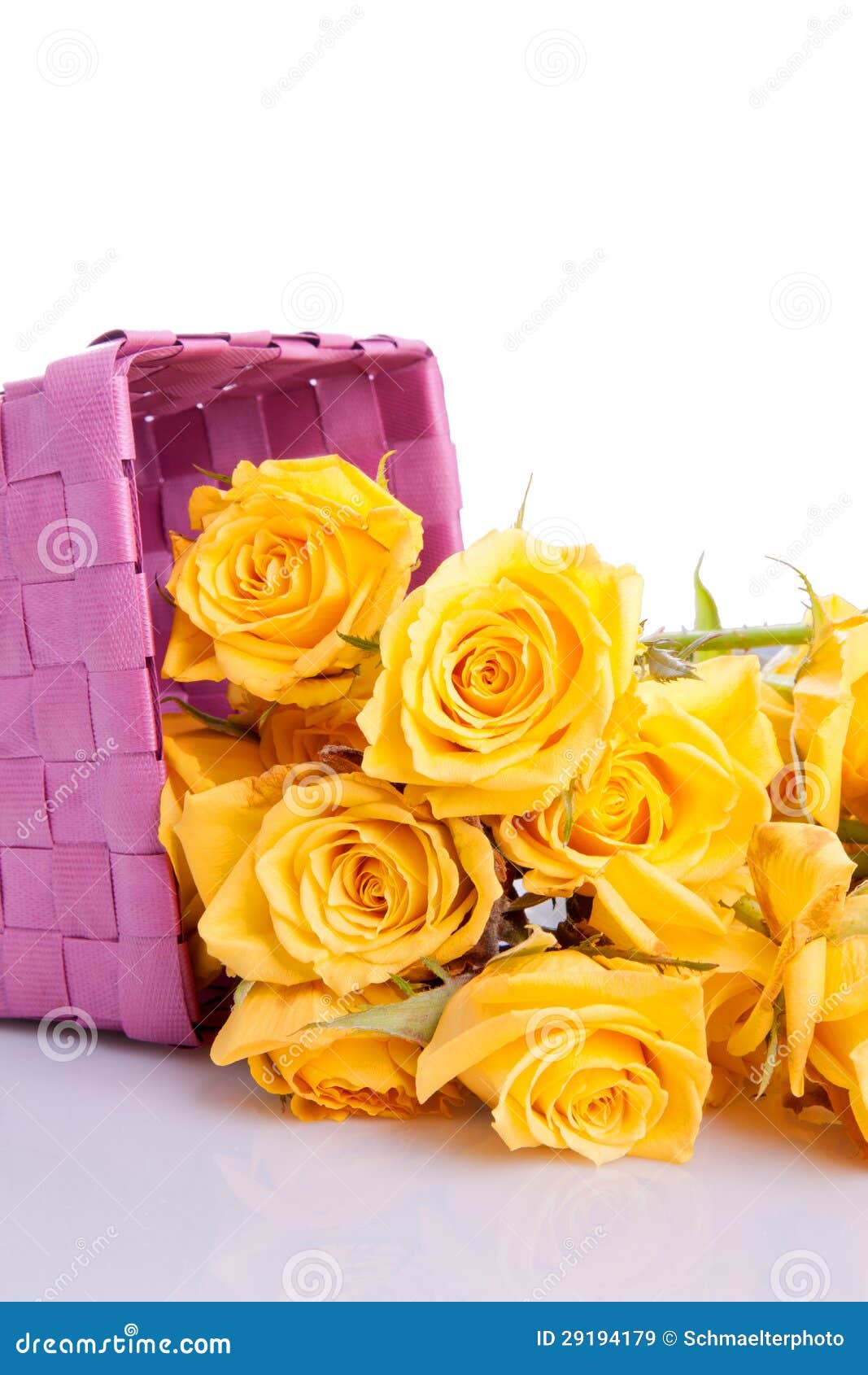 Ramo de rosas amarillas imagen de archivo. Imagen de aroma - 29194179
