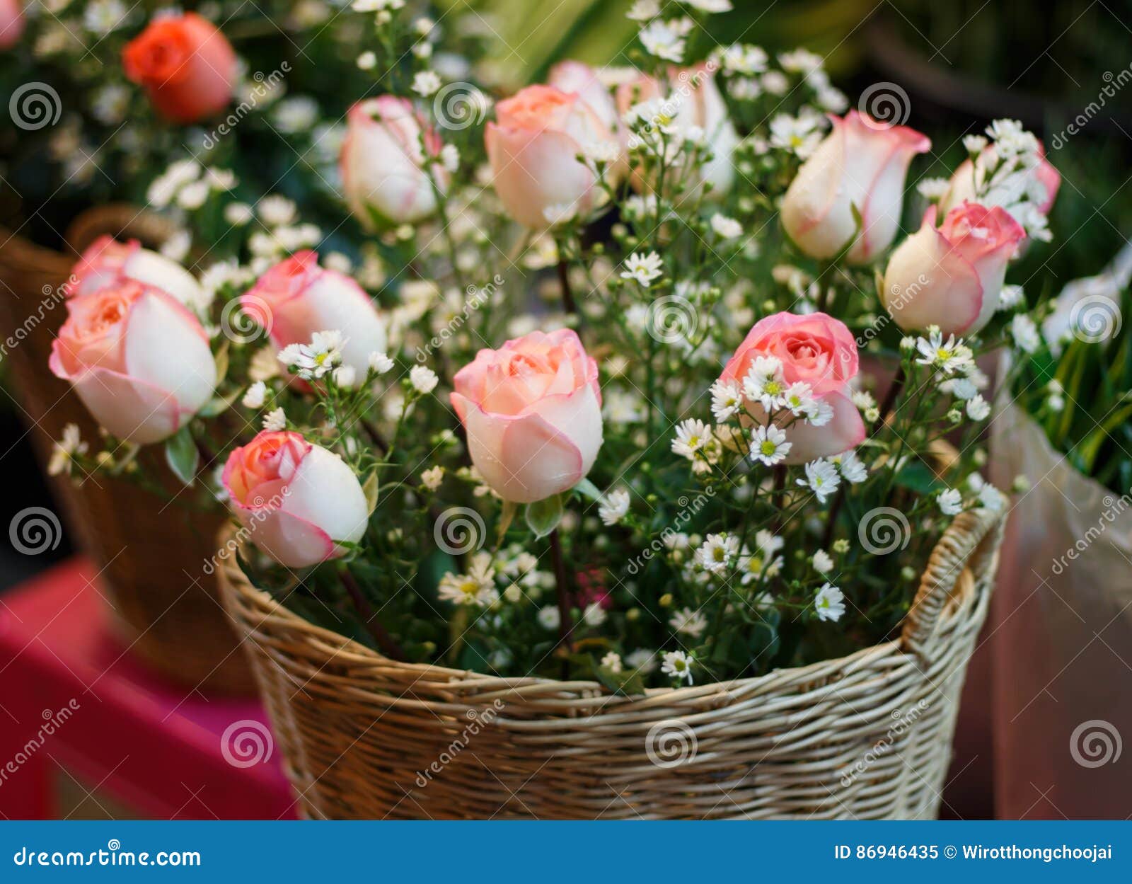 Ramo de rosas hermosas imagen de archivo. Imagen de amor - 86946435