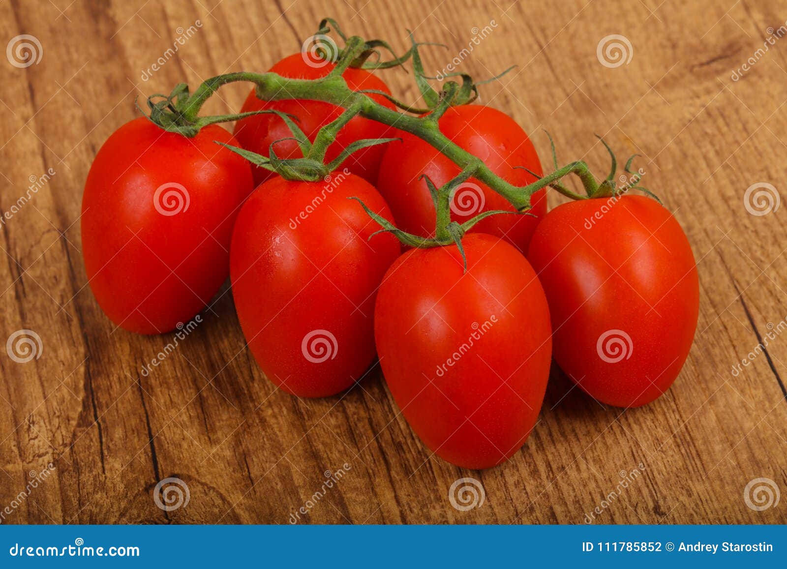 Ramo do tomate foto de stock. Imagem de tomates, maduro - 111785852
