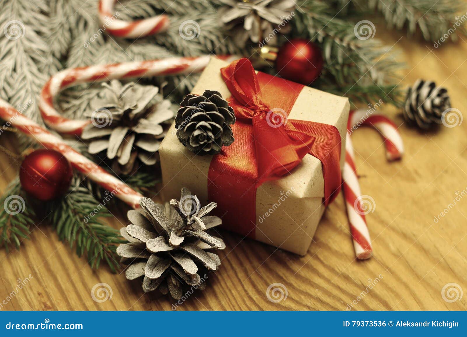 Ramos De Um Natal Do Cone Do Pinho Foto de Stock - Imagem de abeto ...