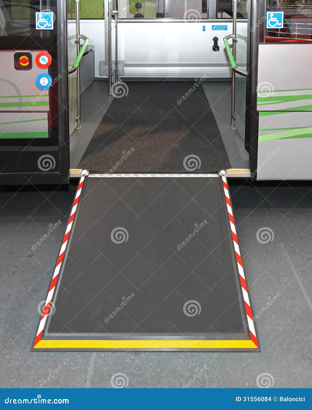 Ramp och dörr arkivfoto. Bild av trans, ramp, transport - 31556084