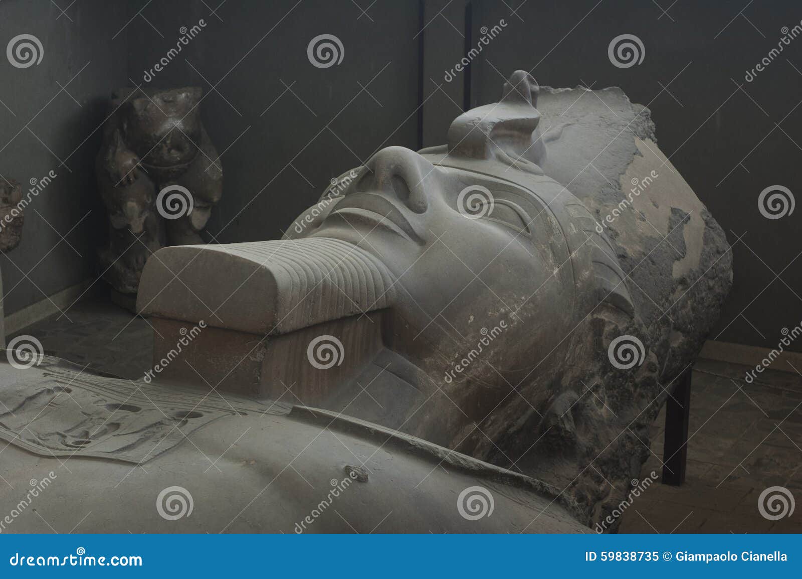 Ramsis II statue editorial image. Image of colossus, travel - 59838735