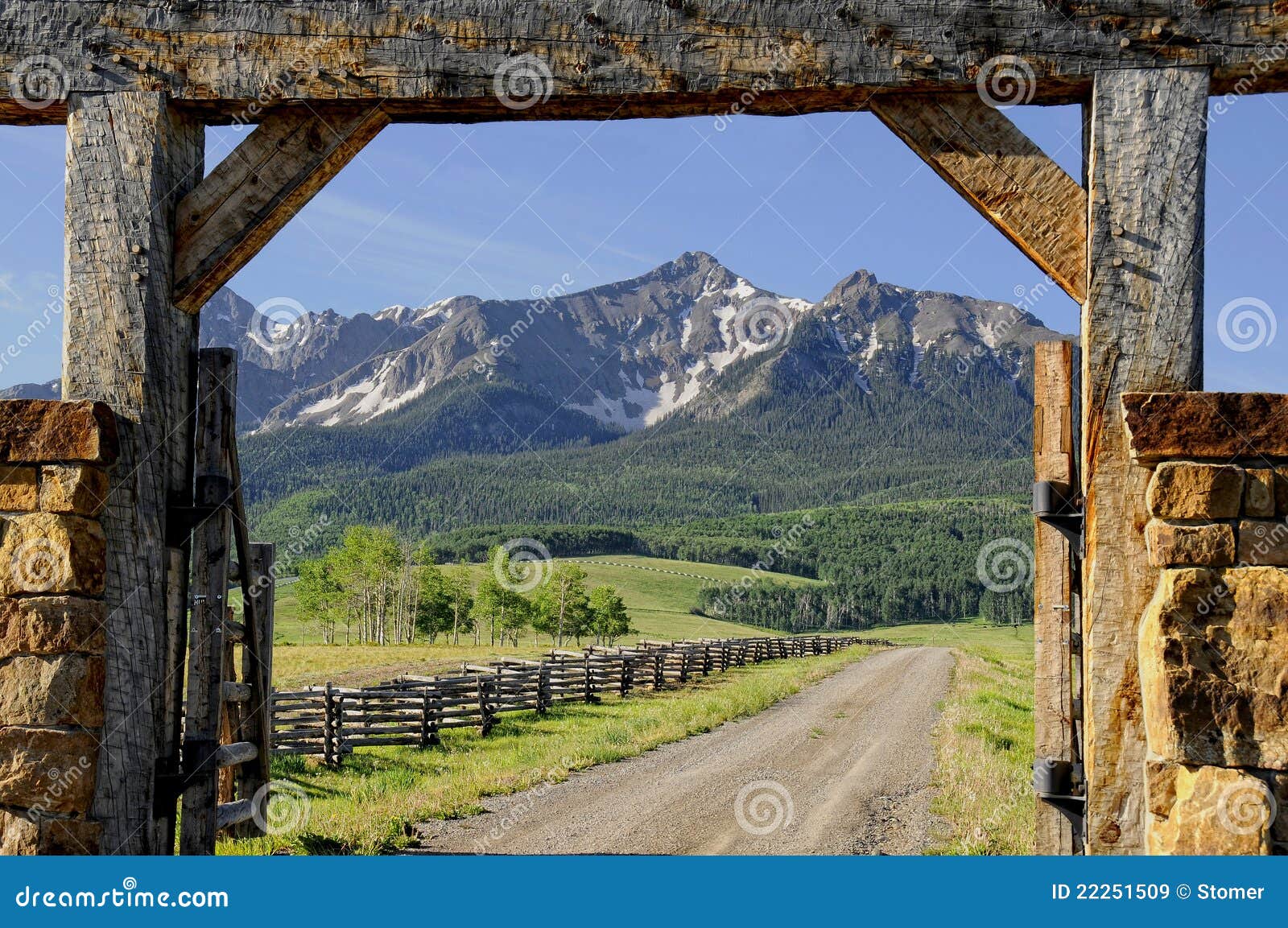 Ranch del Colorado immagine stock. Immagine di legno - 22251509