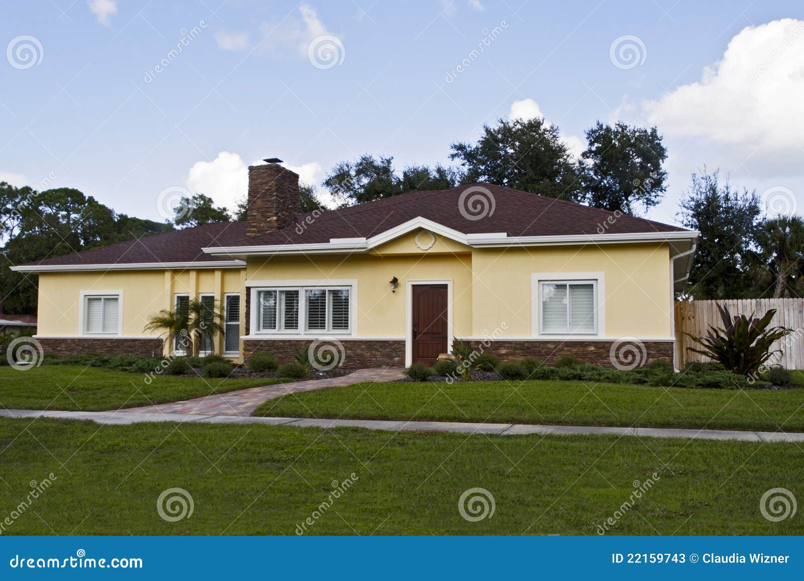 Ranch style home stock image. Image of comfortable, architecture - 22159743