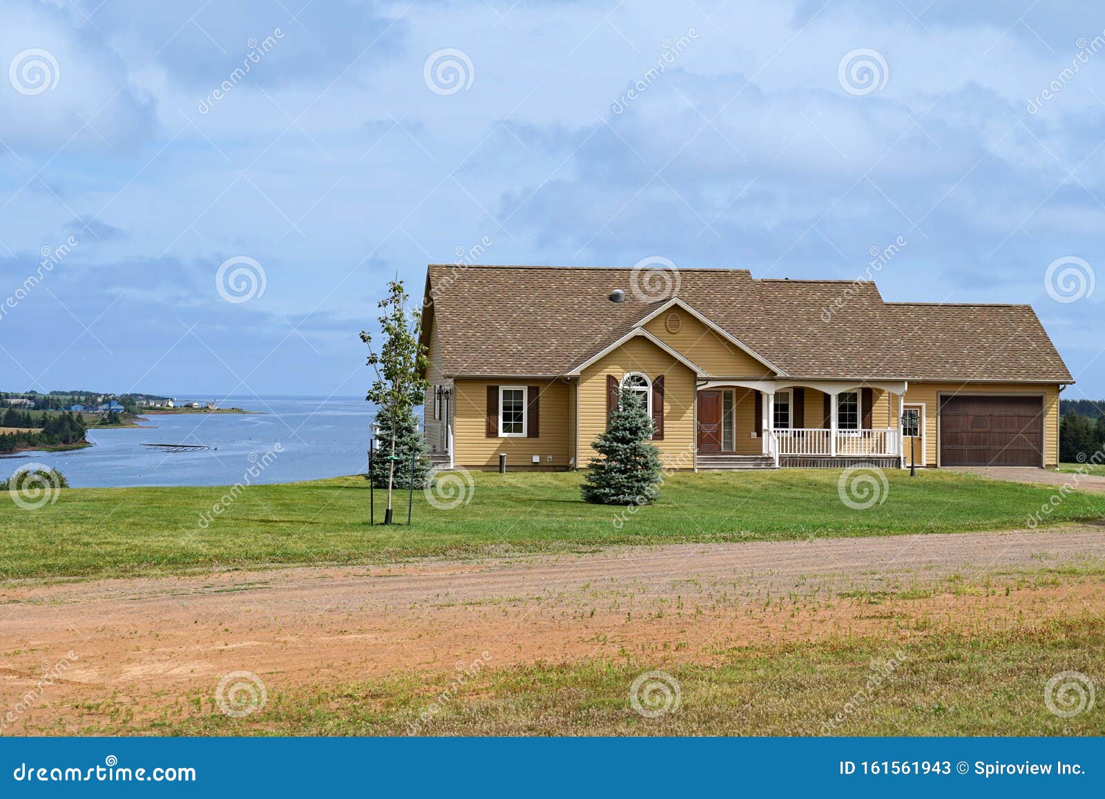 Ranch Style Waterfront House Stock Image - Image of driveway, backing ...