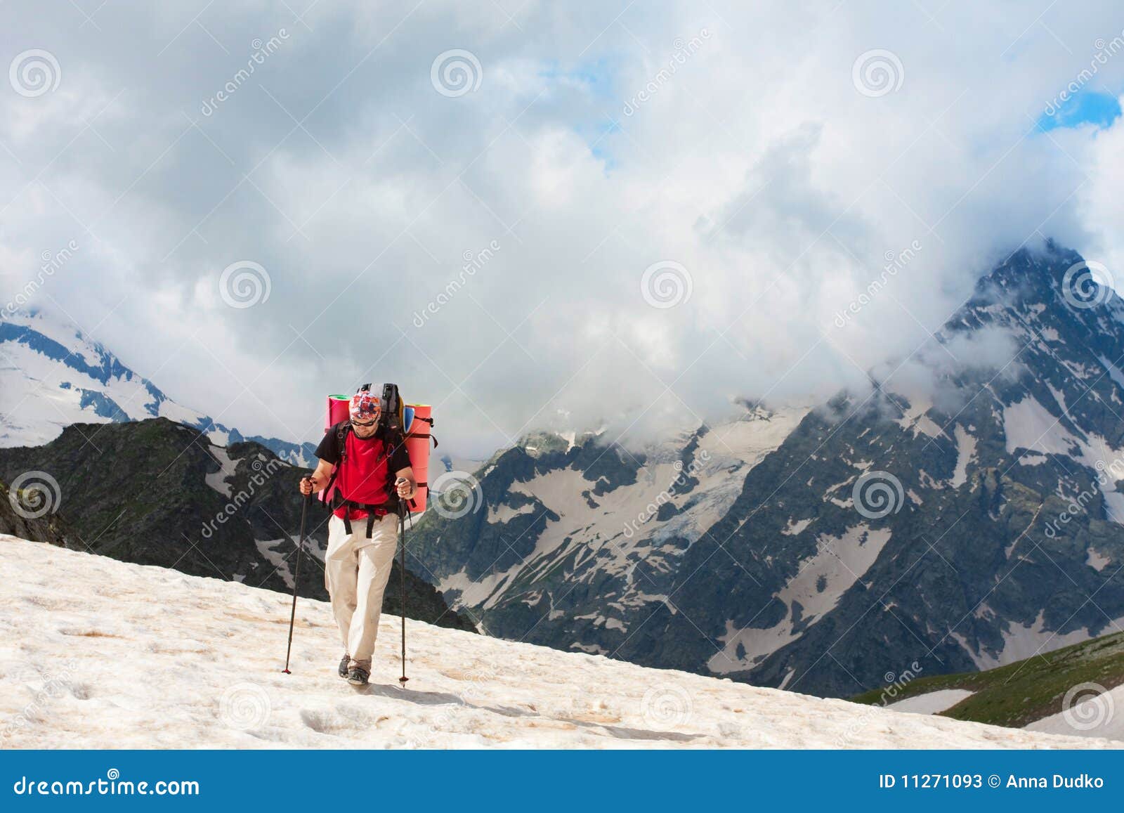Randonneur image stock. Image du caucase, nature, bleu - 11271093