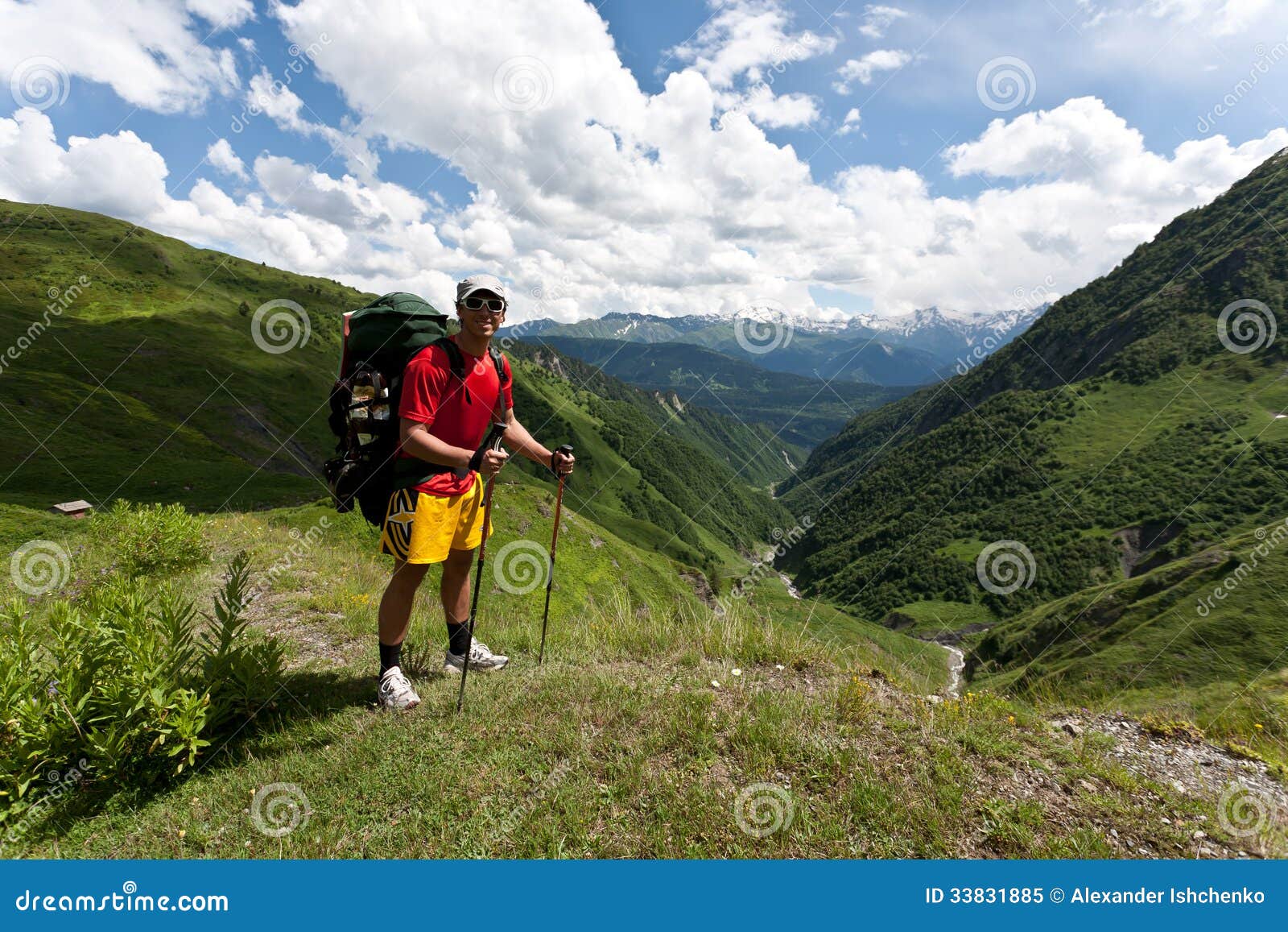 Randonneur heureux. image stock. Image du amis, groupe - 33831885