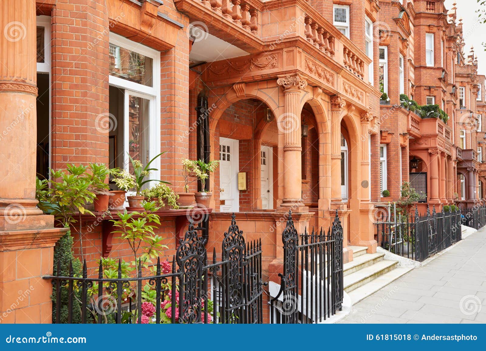 Rangée Des Maisons De Briques Rouges à Londres Photo stock - Image du ...