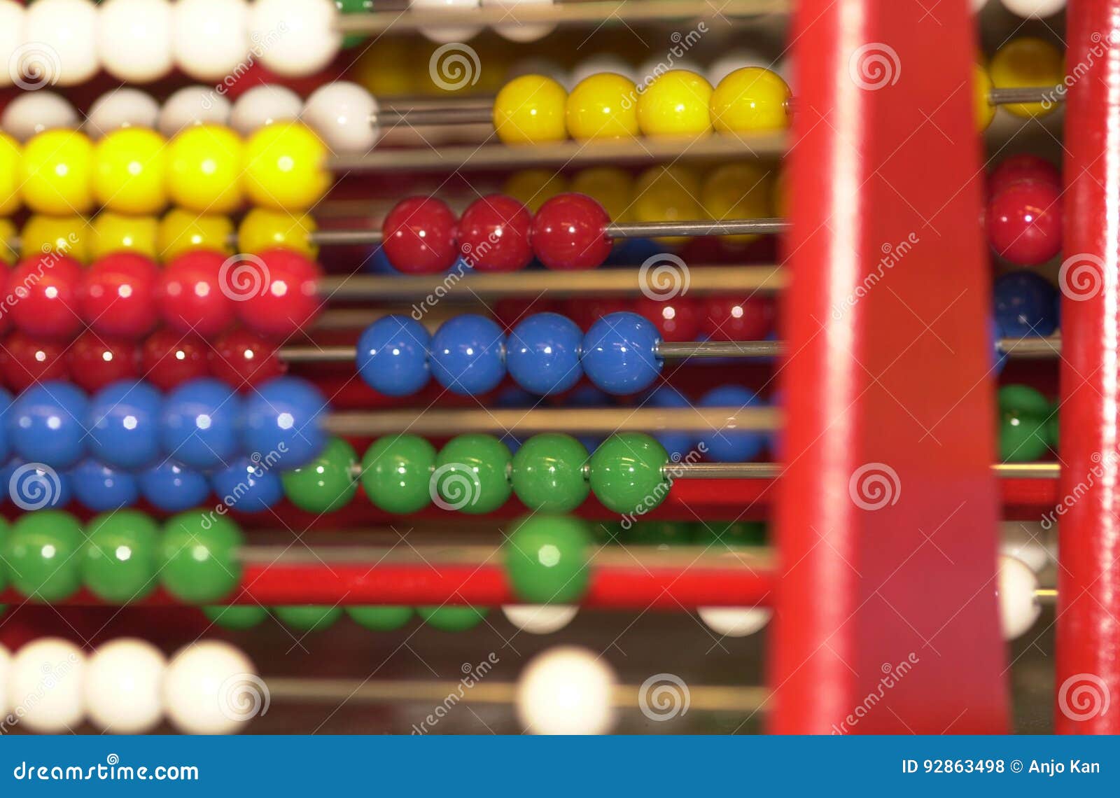 Rangées des abaques photo stock. Image du abaque, blanc - 92863498