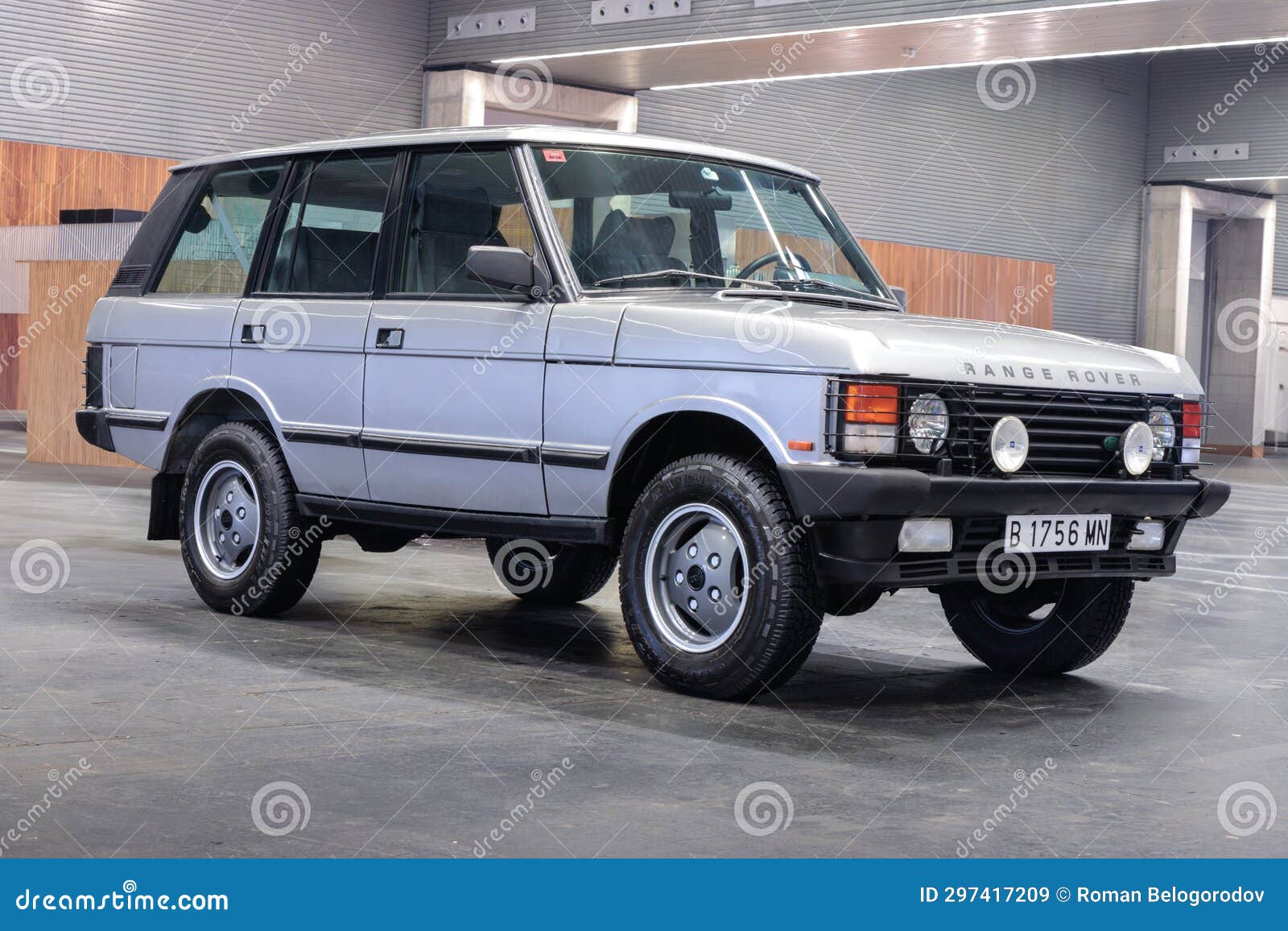 Range Rover "Classic" Vogue SE Editorial Stock Image - Image of land ...