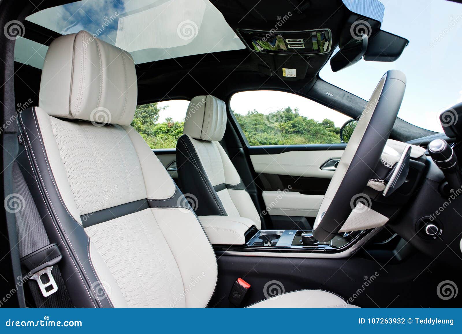 Range Rover Velar 2017 Interior Editorial Photography - Image of turbo ...