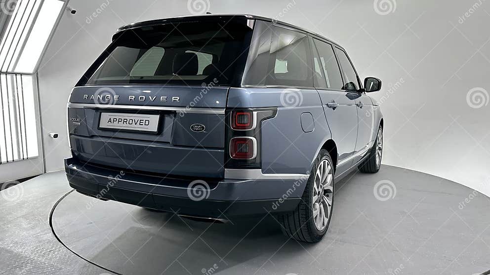 Range Rover Vogue editorial photography. Image of beige - 292045147