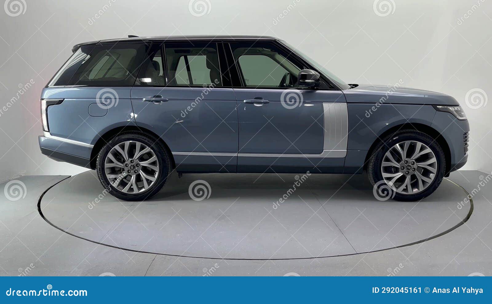 Range Rover Vogue editorial photo. Image of beige, rover - 292045161