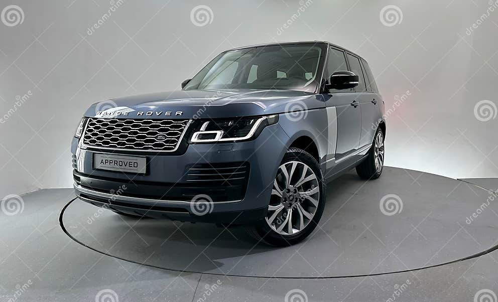 Range Rover Vogue editorial photography. Image of beige - 292045162