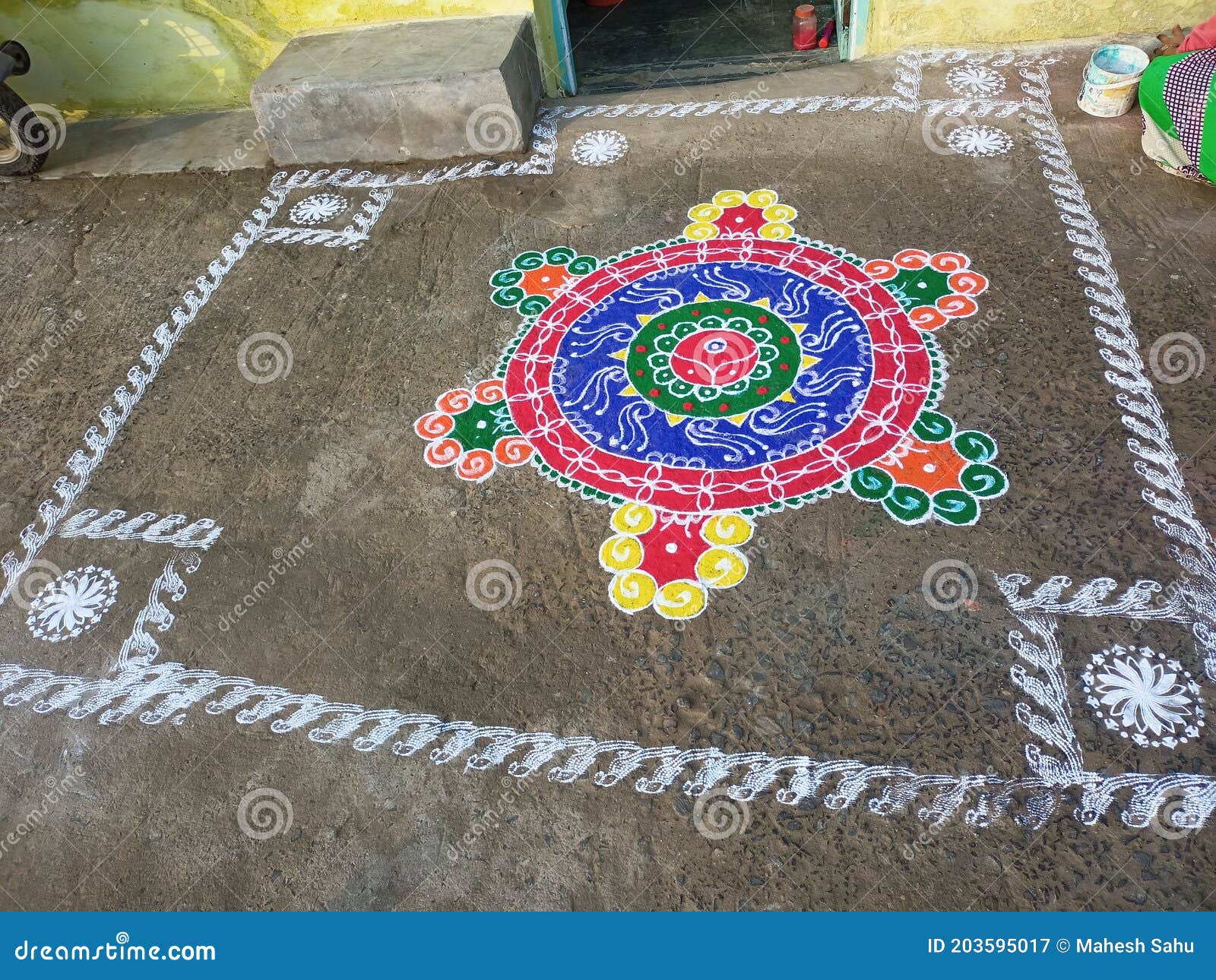 Rangoli editorial photography. Image of leaf, iron, circle - 203595017