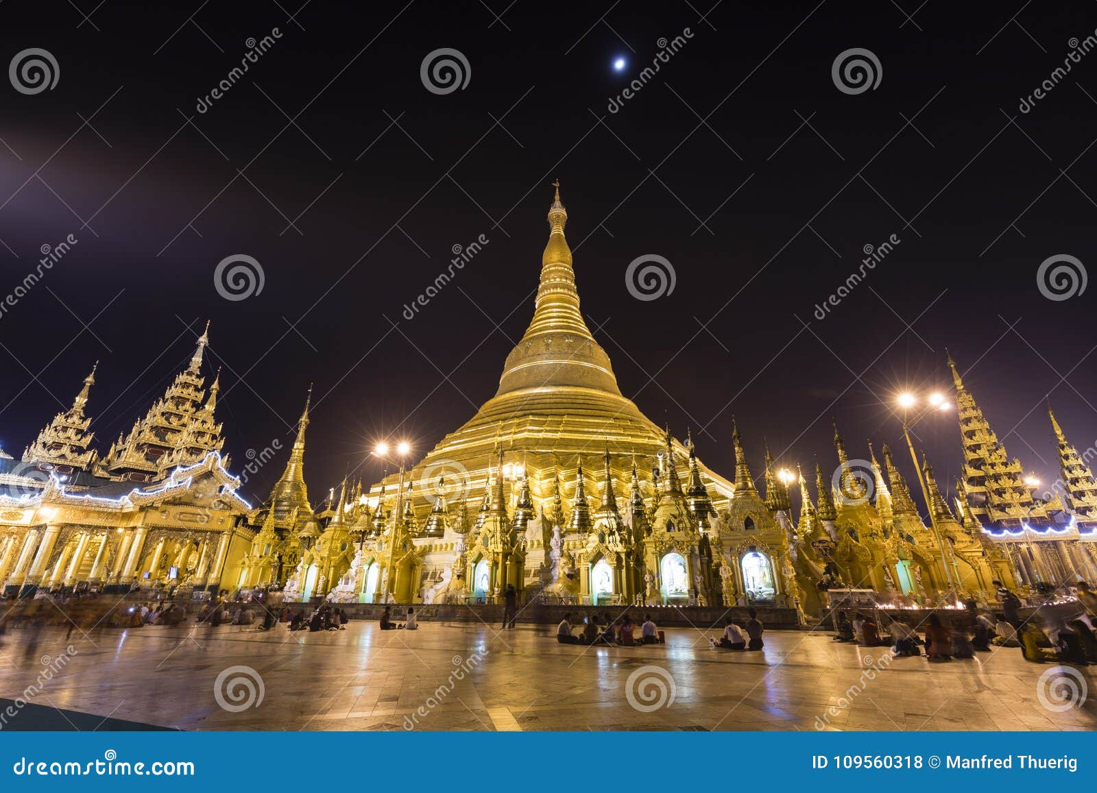 RANGUN, MYANMAR, am 25. Dezember 2017: Shwedagon-Pagode in Rangun ...