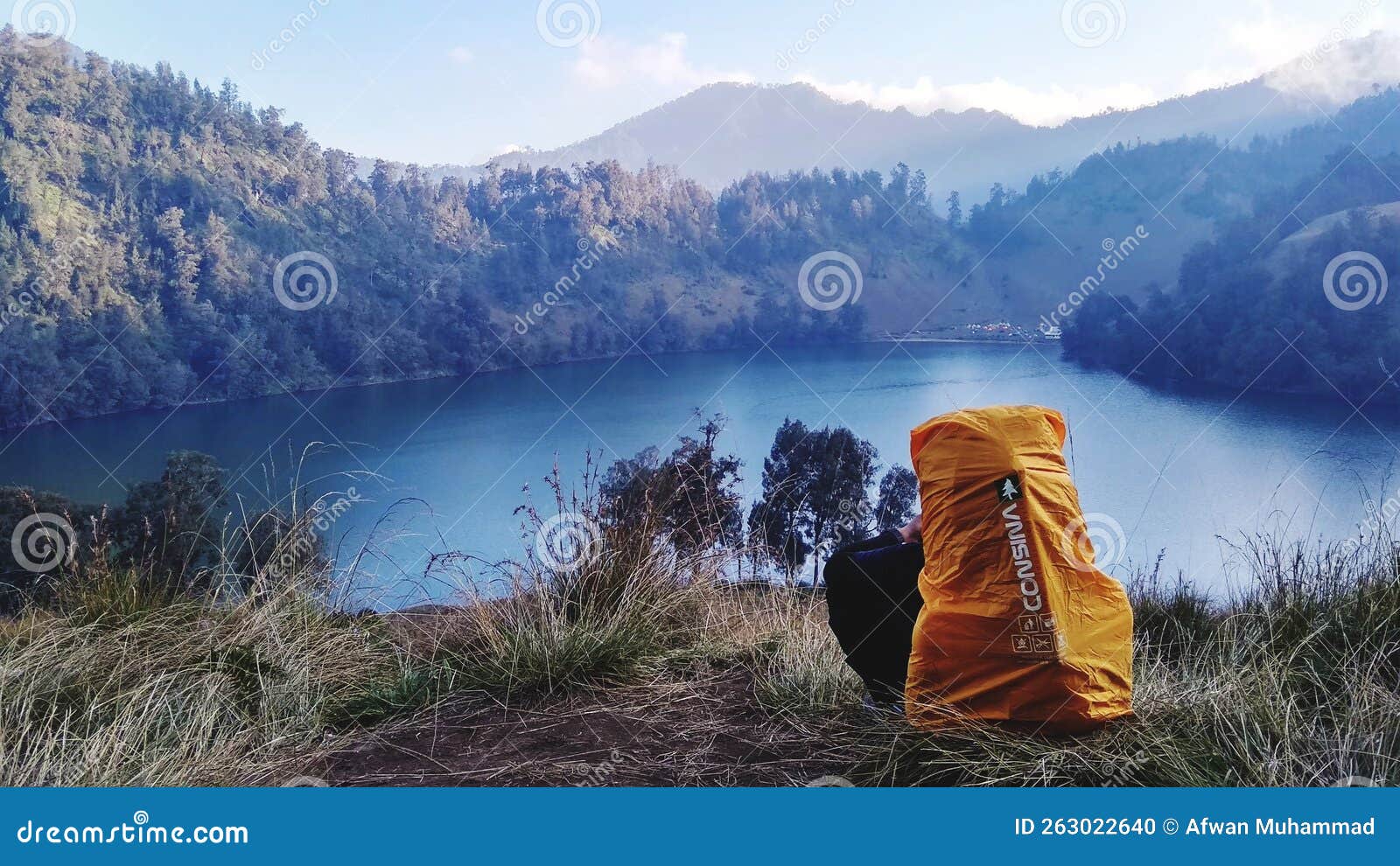 Ranukumbolo Mahameru Lake editorial image. Image of ranukumbolo - 263022640