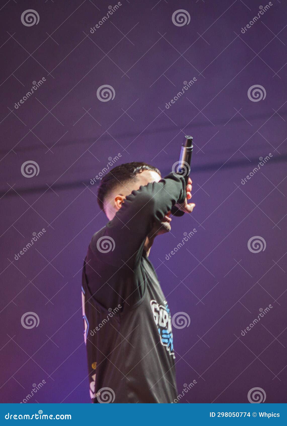 Rap battling performance editorial stock image. Image of cipher - 298050774
