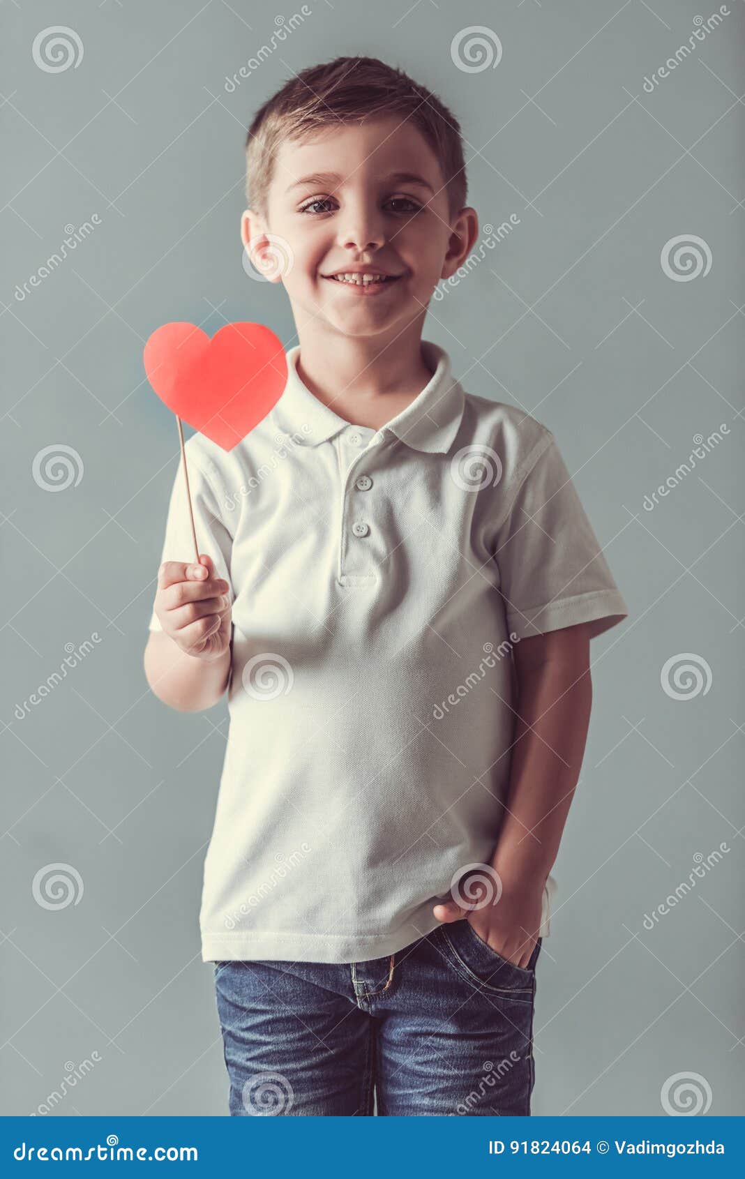 Rapaz pequeno bonito foto de stock. Imagem de modelo - 91824064